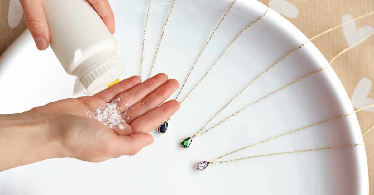 Grandma’s Trick to Untie the Knots of Necklaces