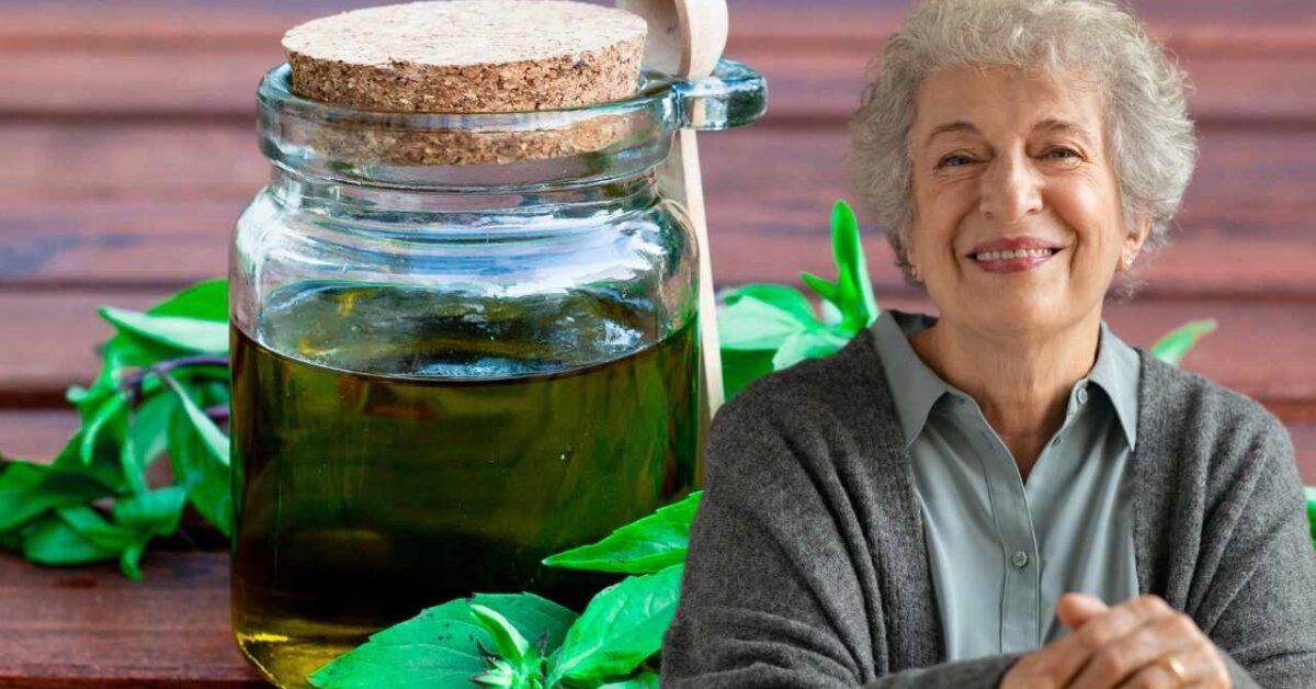 How to Make Basil Oil: Condiment and Excellent Natural Remedy