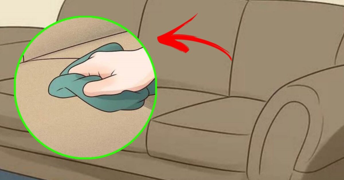 How to Remove Dirt From the Sofa with the Towel Method