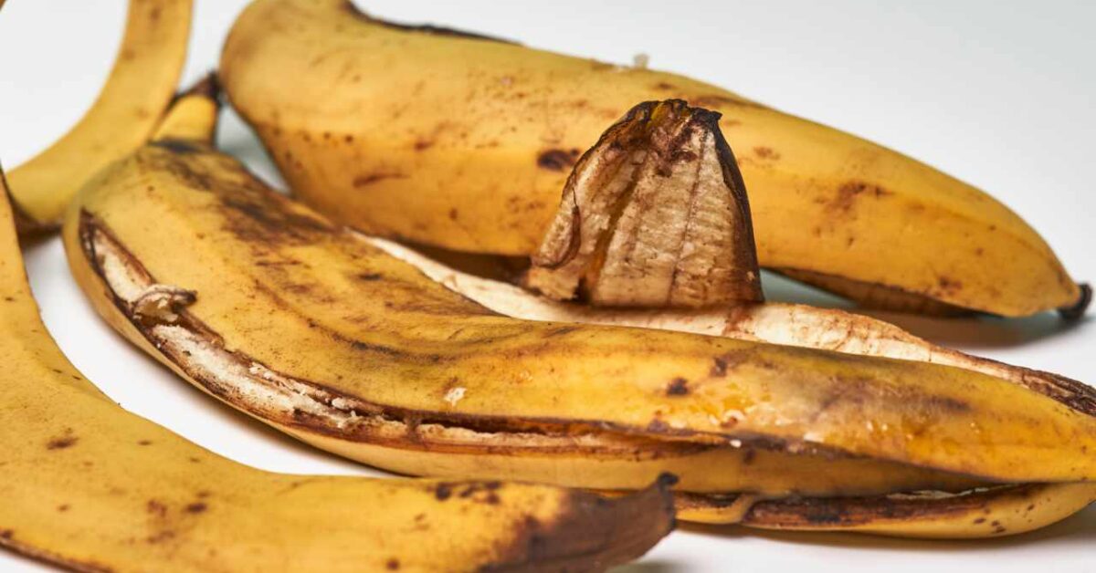 3 essential things you can do with banana peels